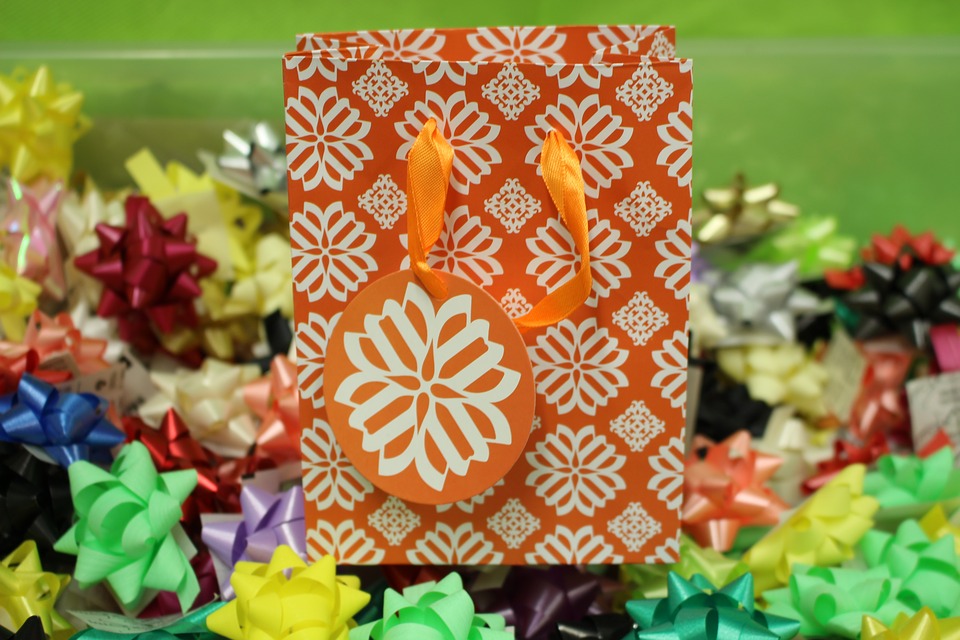 Why Choose Coloured Counter Bags for Your Shop? - Learning Economy